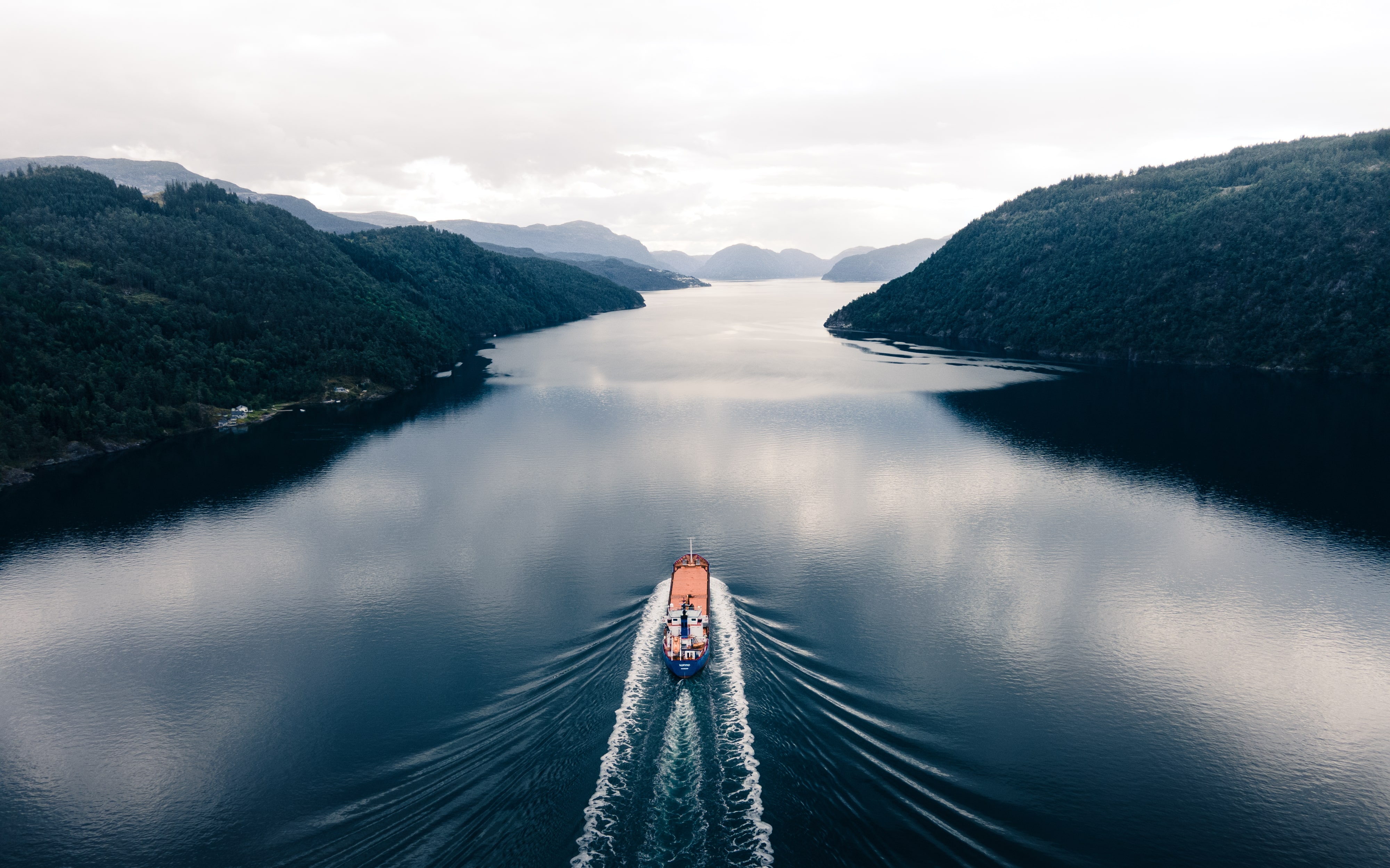 Sett seil med EMP Secure's IT-løsninger for shippingbransjen - EMP Secure