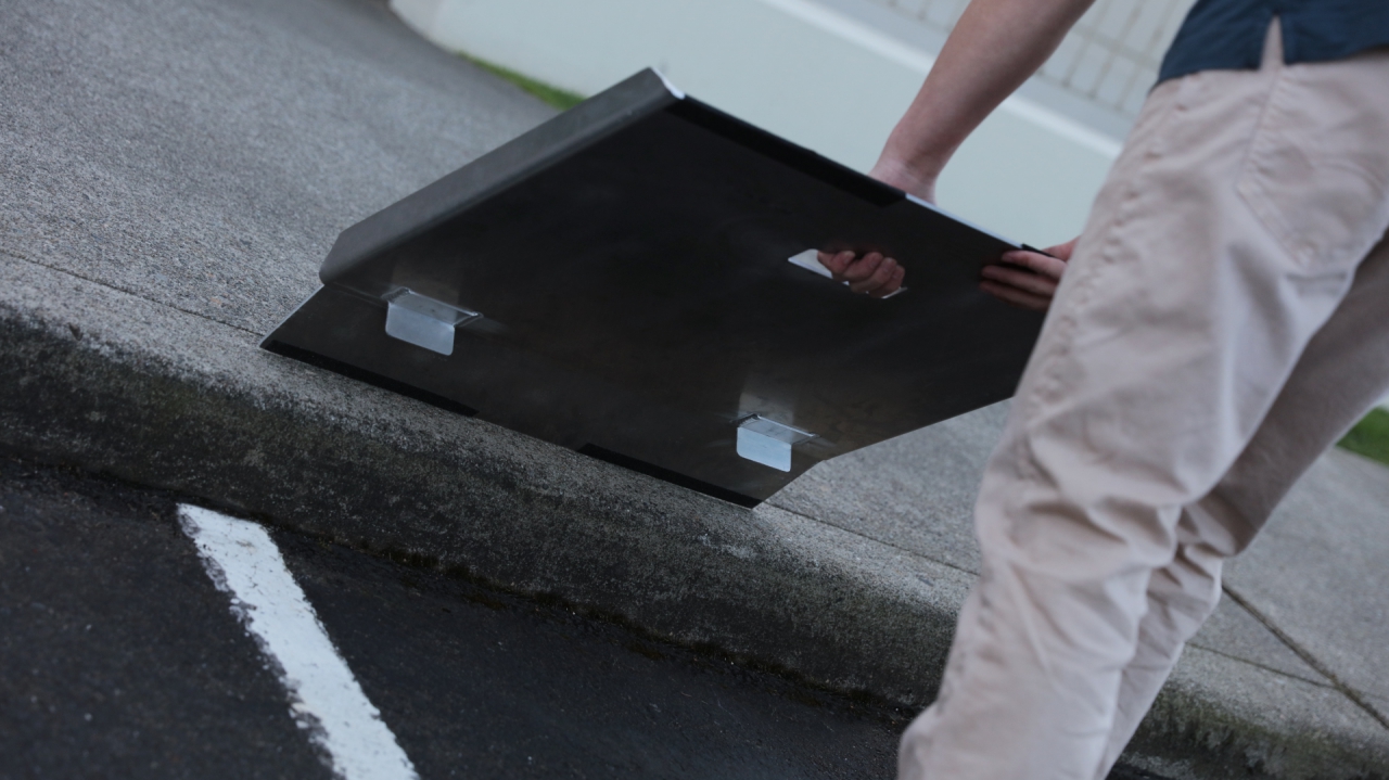 TRAVERSE™ Multi-Purpose Delivery Curb Plate | EZ-ACCESS