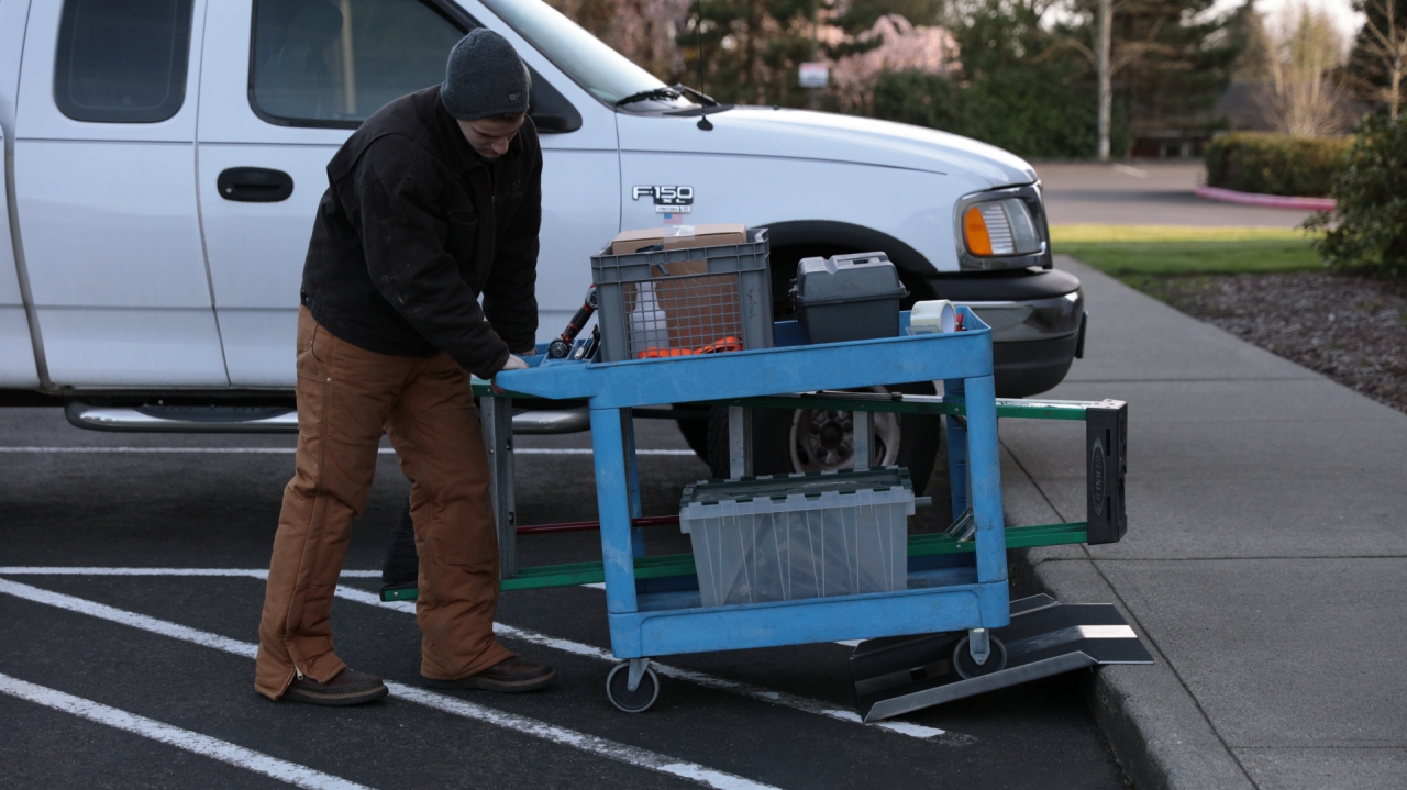 TRAVERSE™ Multi-Purpose Delivery Curb Plate | EZ-ACCESS