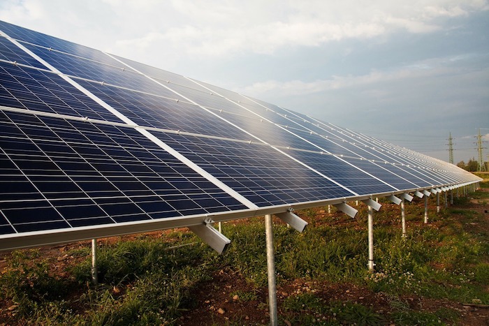 8 Things to Consider When Choosing an Energy Advisor for a Renewable ...