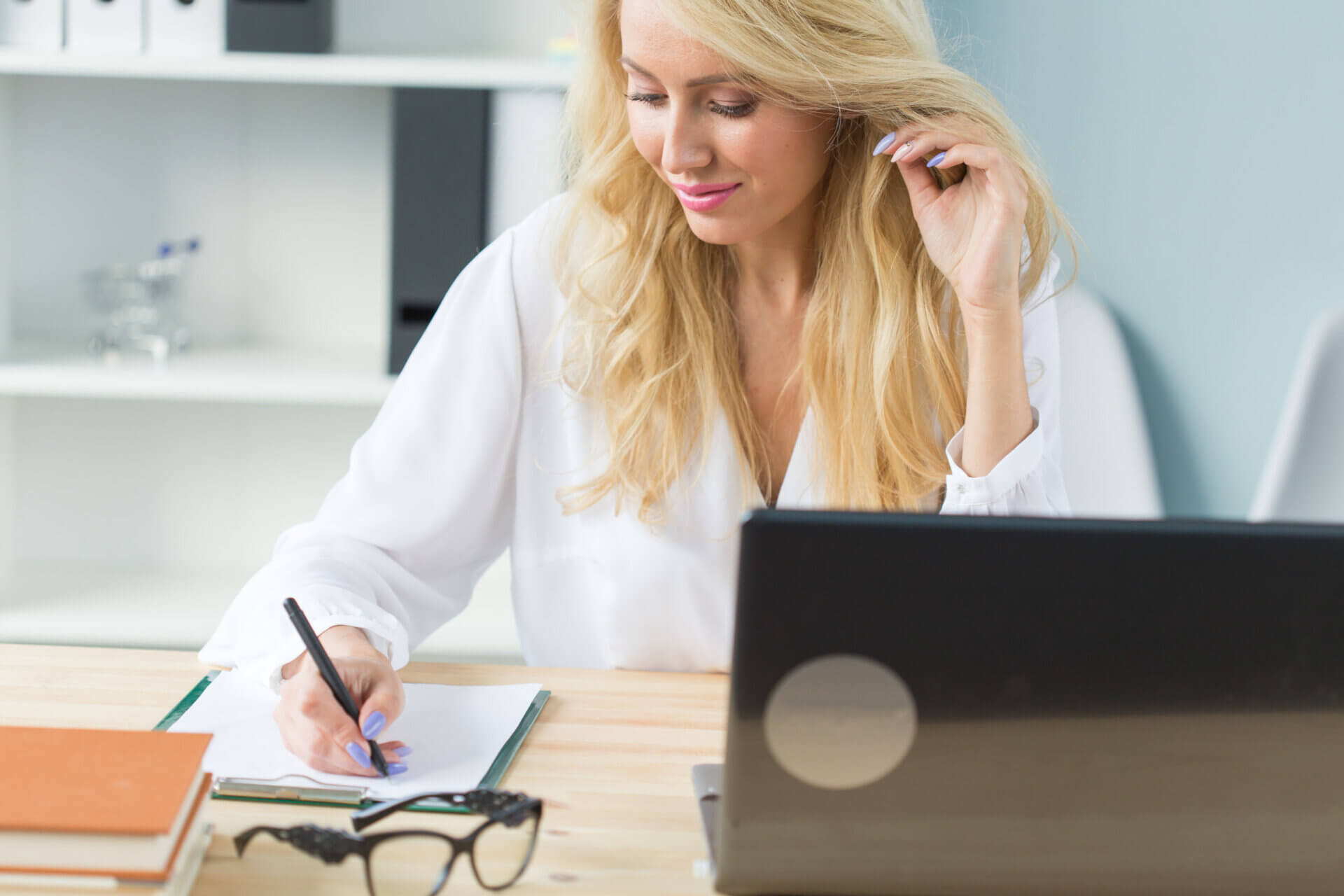 Hire a Latam Personal Assistant for Specialized Client Services