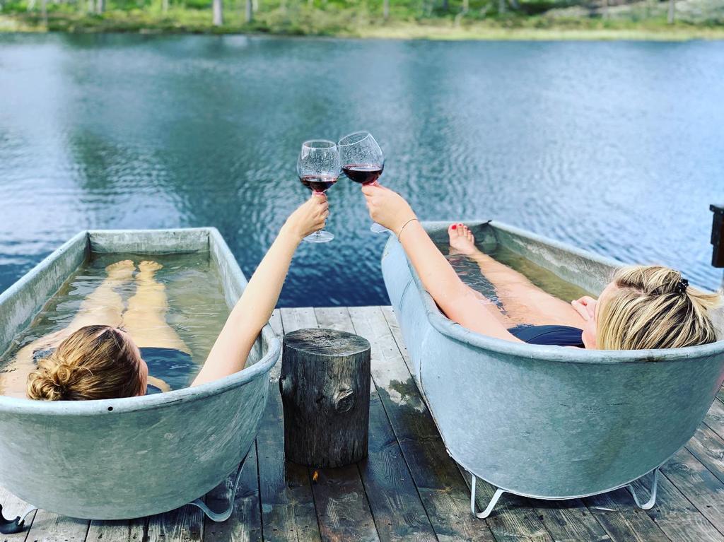 Have you ever drunk wine in an outdoor bath?! |NORSK|