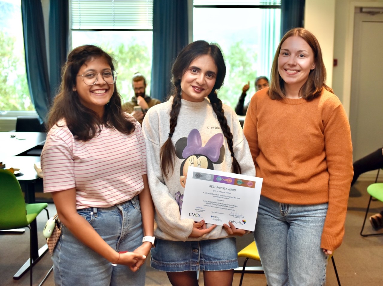 Best paper award to Visual Intelligence trio at the CVCS 2022 ...