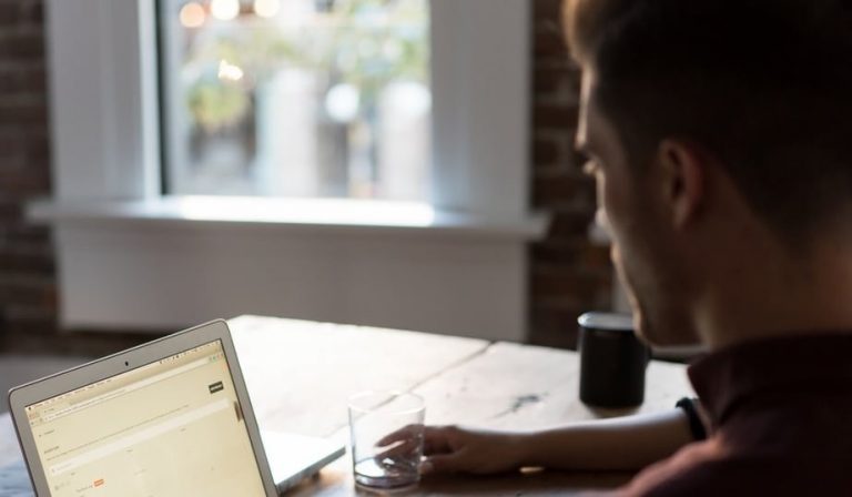 Google Engineer Shares His Guide to Getting Computer Jobs