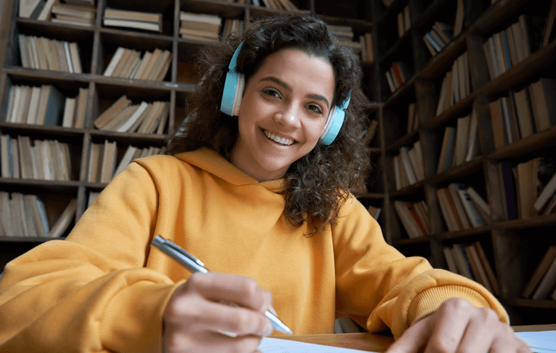 35+ Best Educational Podcasts to Enjoy Learning From