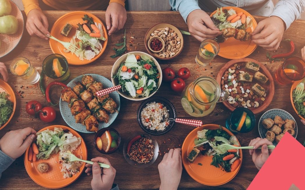 6 Benefits of Staff Meals for Restaurant Teams