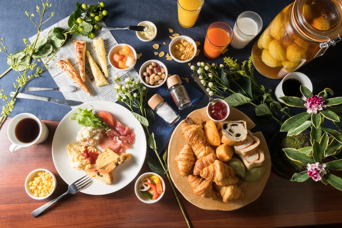 the b's Breakfast - the b hotels