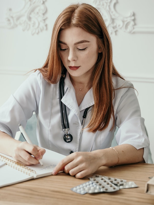 Will I Get Into Medical School? 7 Factors to Consider + Tips