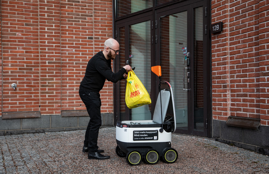 Alepa alkaa toimittaa ruokaa ihmisten koteihin robotilla, joka ...