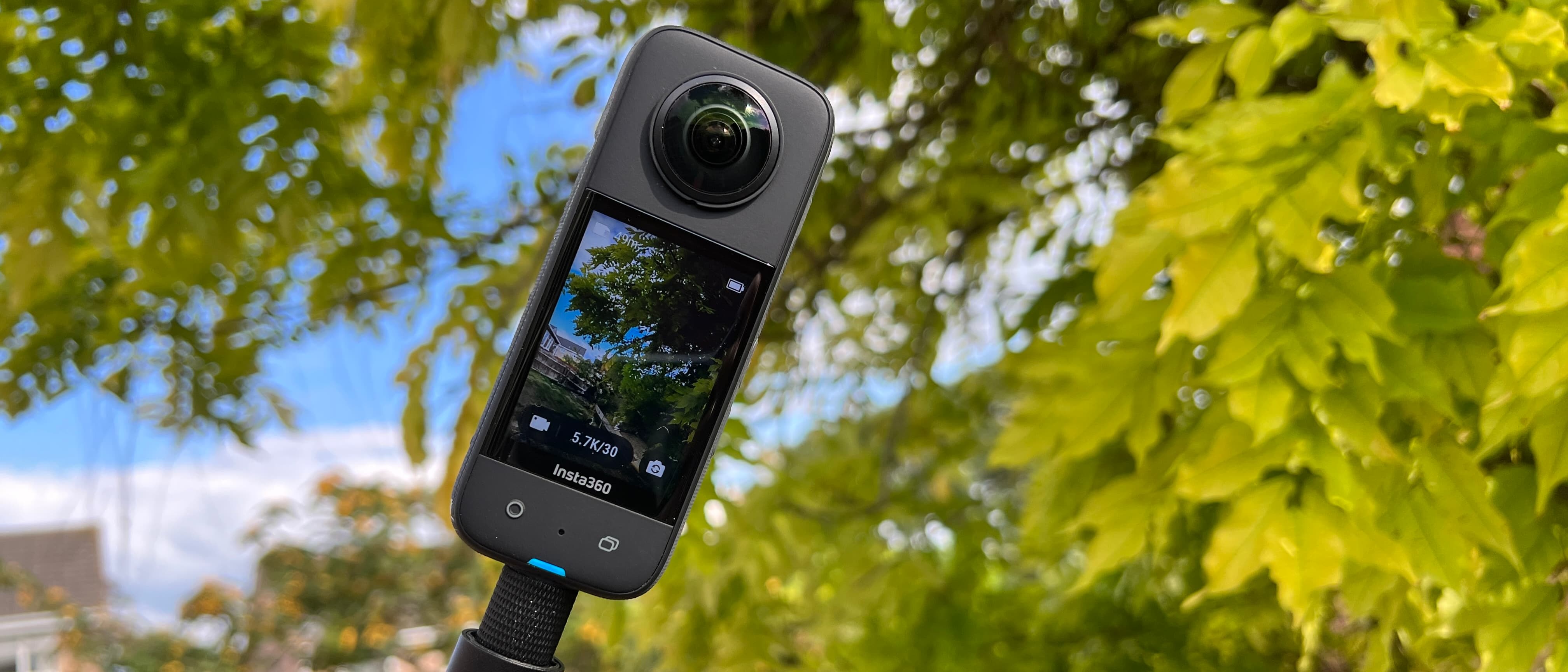 Can the Insta360 One X3 take photos?