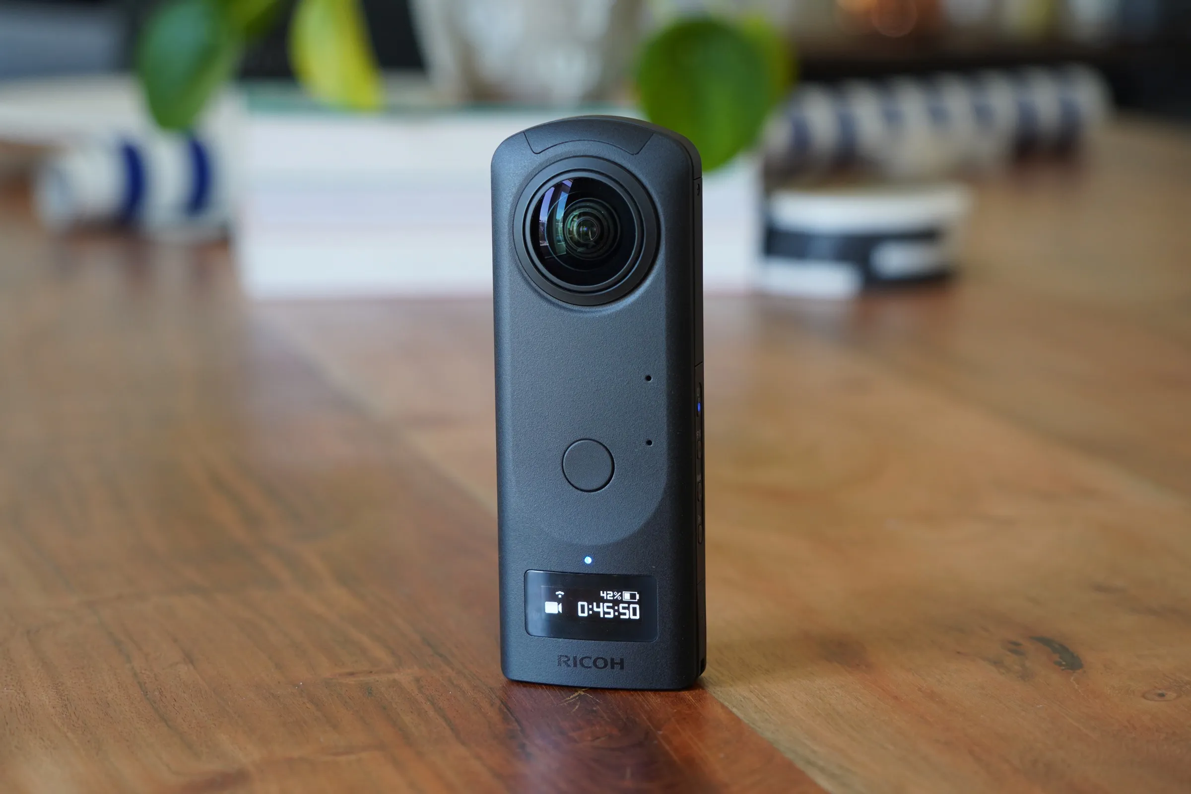 What is the size and weight of the Ricoh Theta Z1?