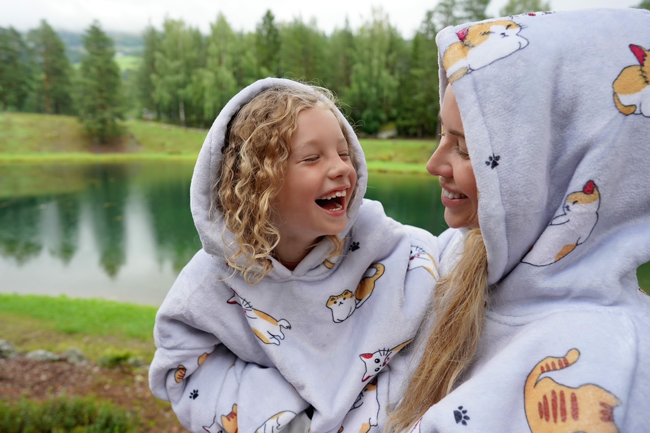 Snuggy Hooded Blankets: Your Cosy Companion for Every Season | Review