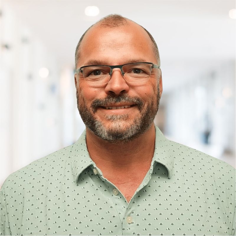 Professional Headshots Online | Take Your New Online Headshot Today