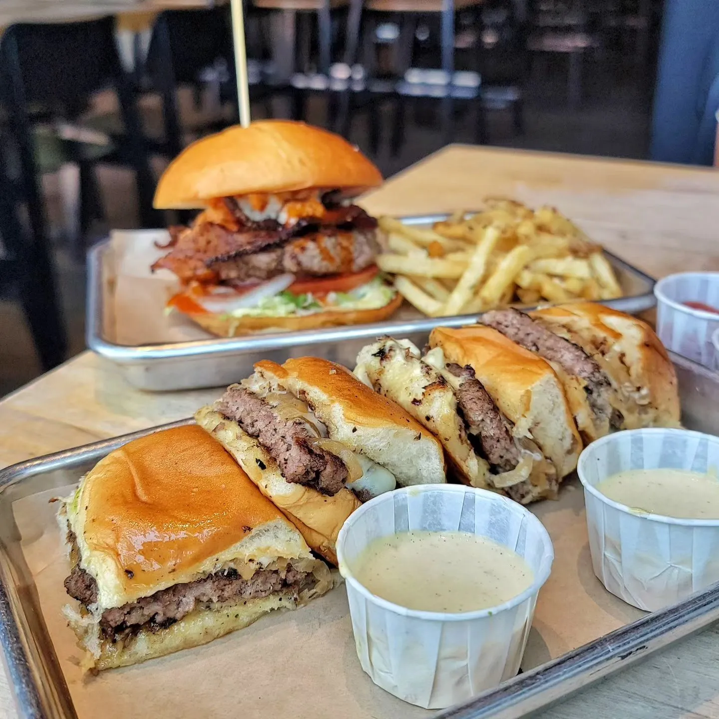 VIBE OUT AT HAPPY HOUR | HOPDODDY