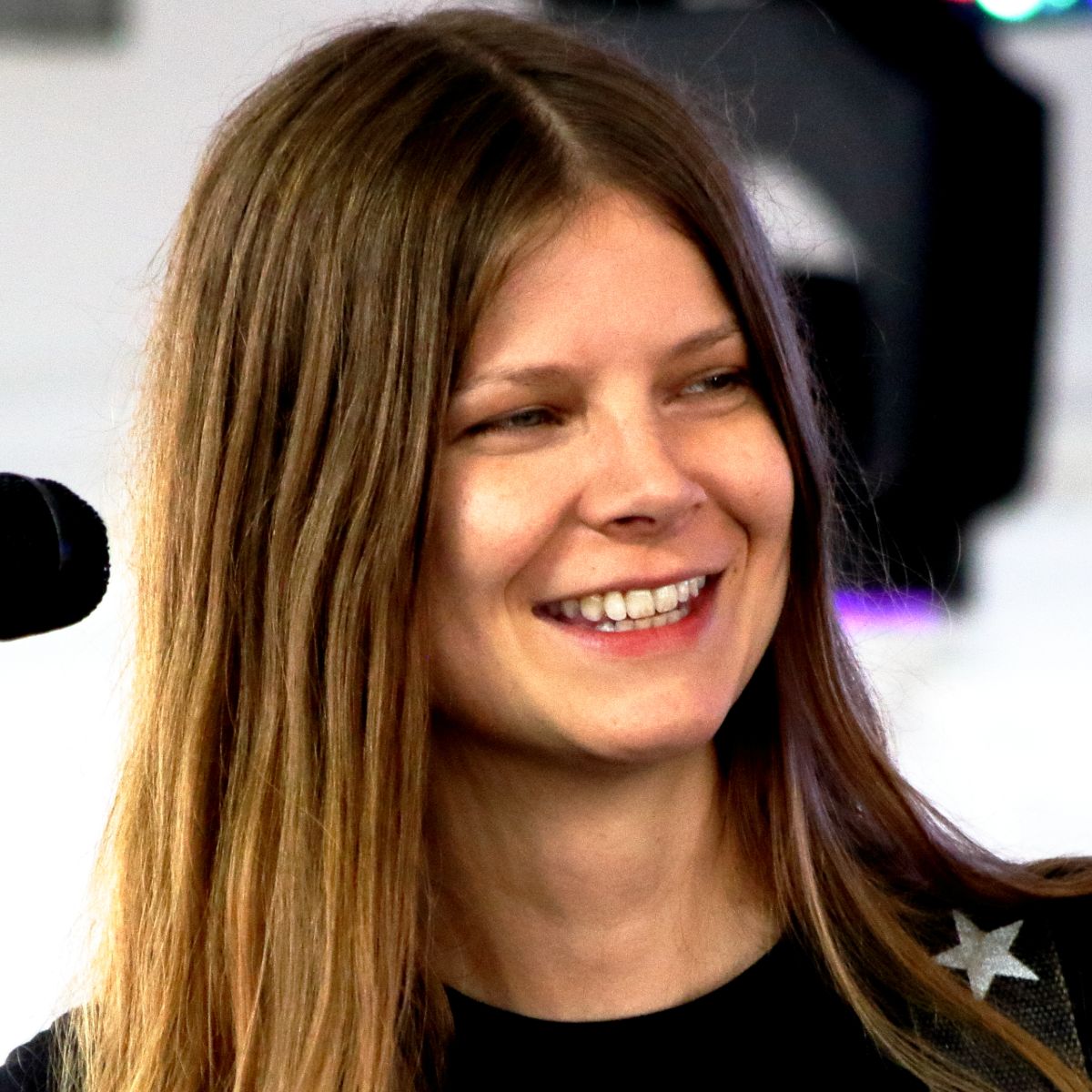 Sarah Shook and The Disarmers - Concert Reviews | LiveRate