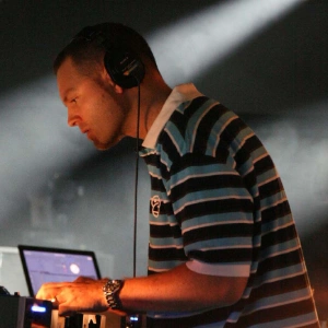 DJ Shadow - Live Tour & Concert Review Consensus | LiveRate