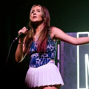 Mimi Webb - Live Tour & Concert Review Consensus | LiveRate