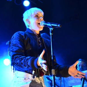 Robyn - Live Tour & Concert Review Consensus | LiveRate