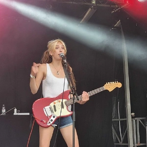 Debbie Sings - Concert Reviews | LiveRate