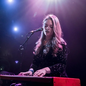 Freya Ridings - Concert Reviews | LiveRate