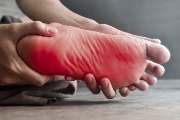 Metatarsalgia: What Causes Pain on the Bottom of Feet and How to Treat ...