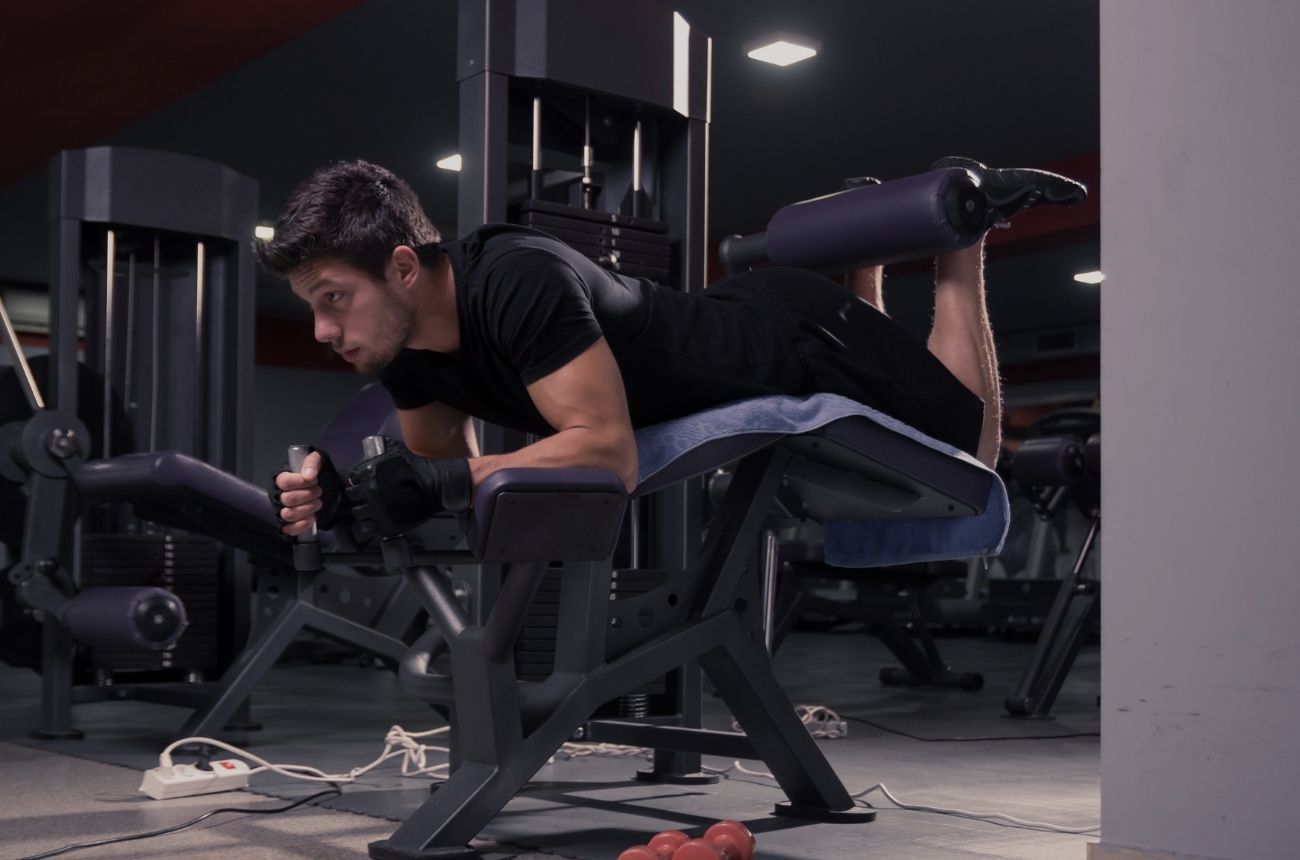 How to Do a Leg Curl: Benefits, Variations & Precaution | cult.fit