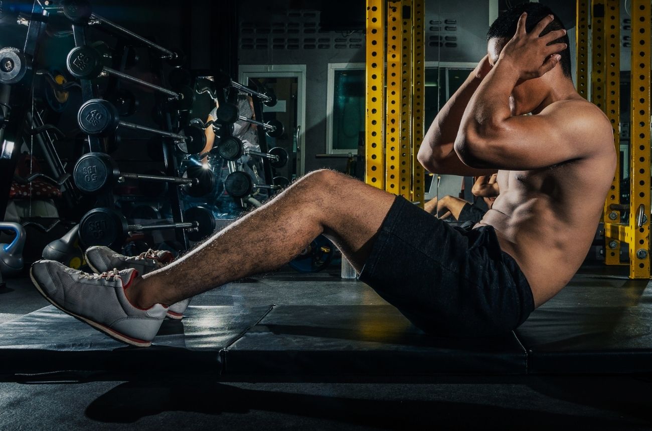 How To Do Crunches Exercise - Precautions & Tips | cult.fit