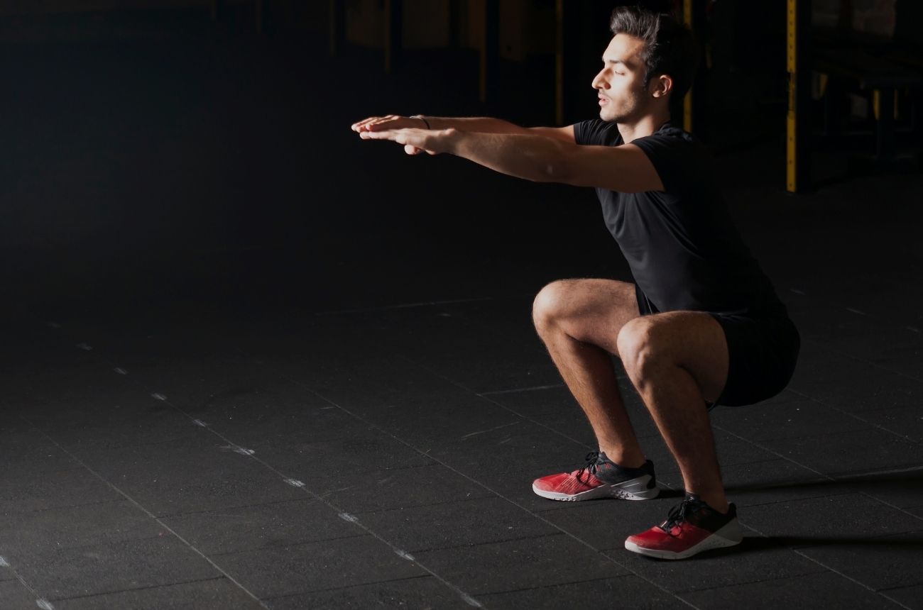 How to Do Proper Air Squat: Benefits, Steps & Forms - Blog.cult.fit