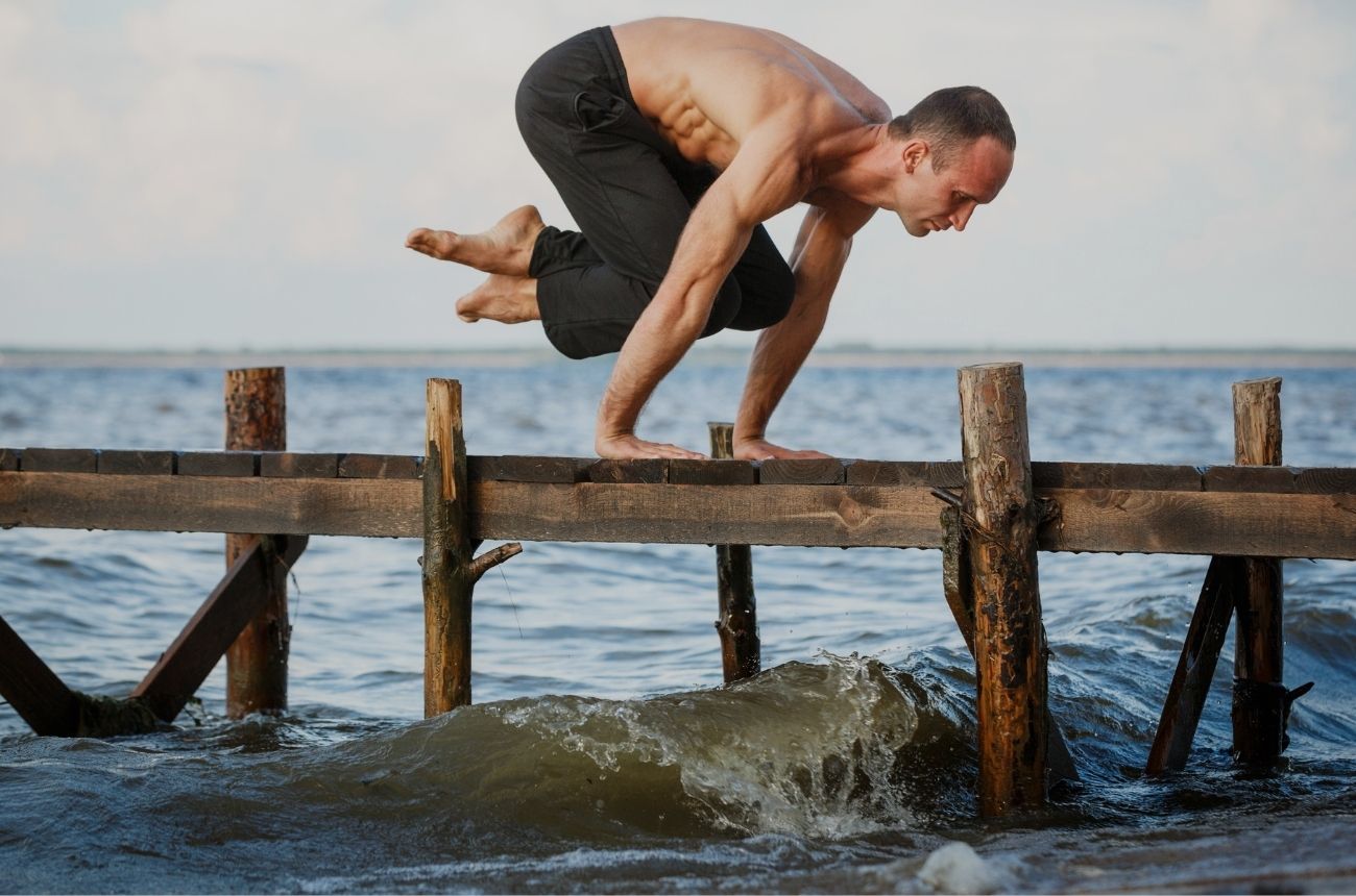 Lolasana(pendant Pose):meaning, Steps, Benefit & Precaution - cult.fit