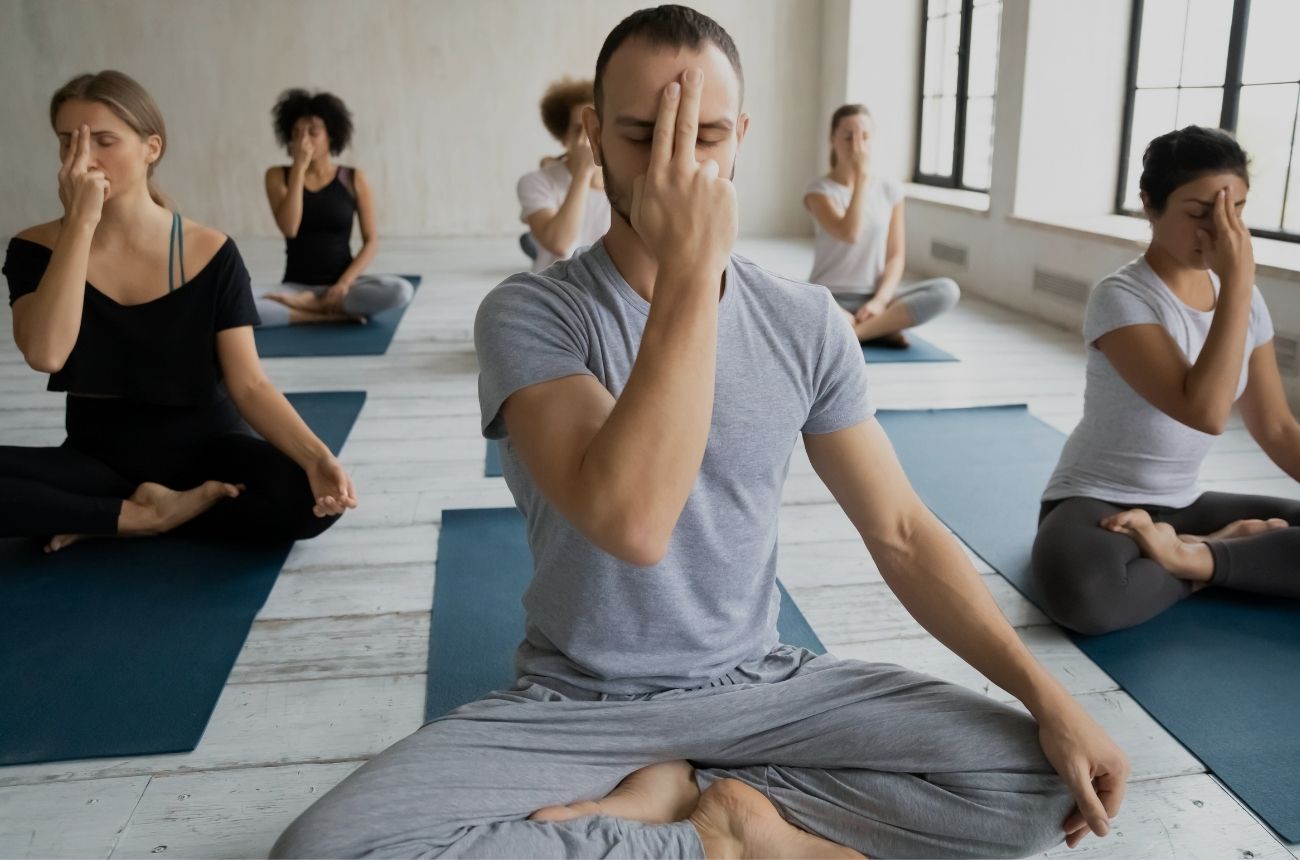 5 Types of Pranayama Yoga Poses & Its Steps | cult.fit