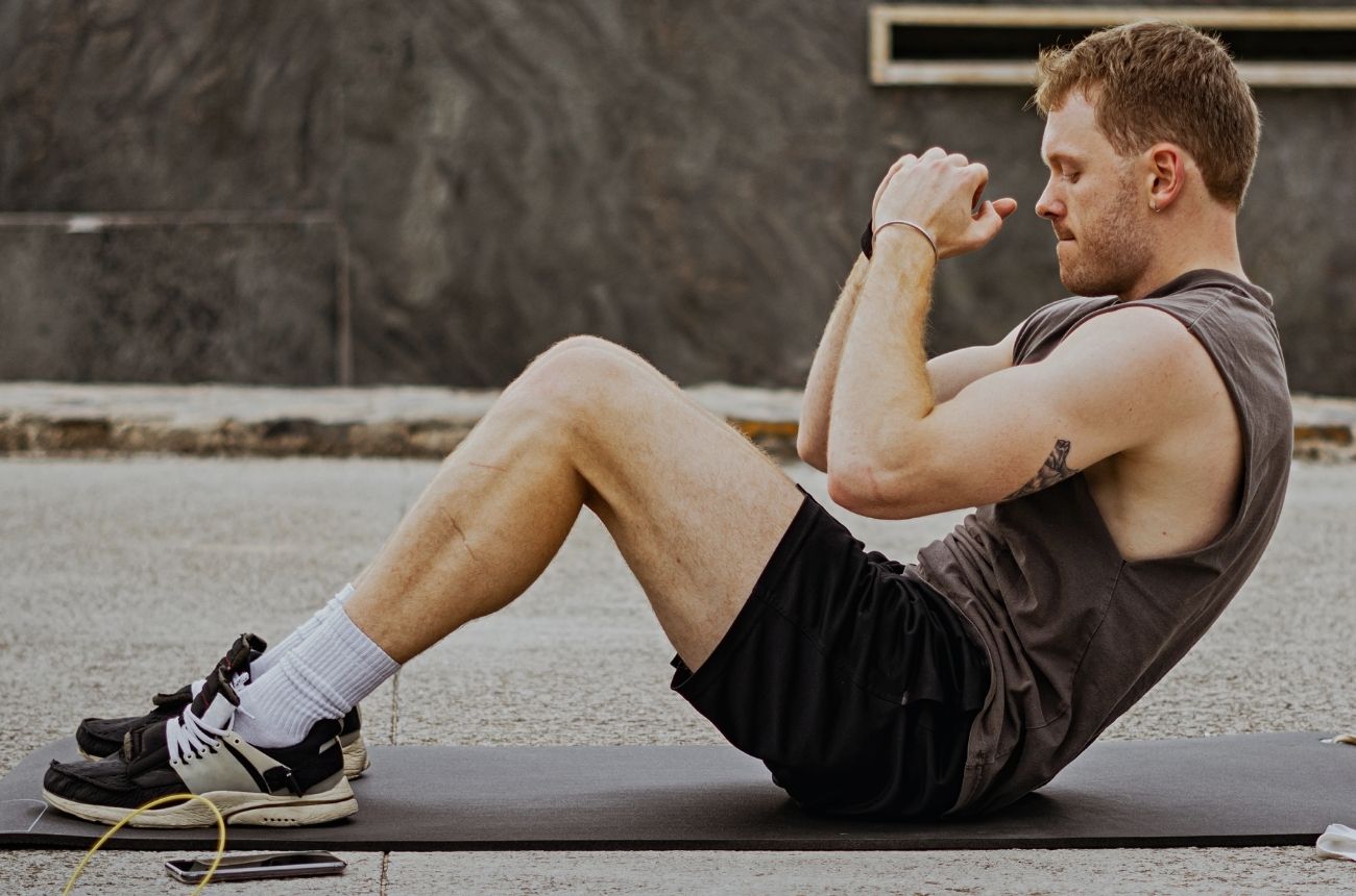 Crunches for Belly Fat: How to Do, Steps, Types & Benefits | cult.fit