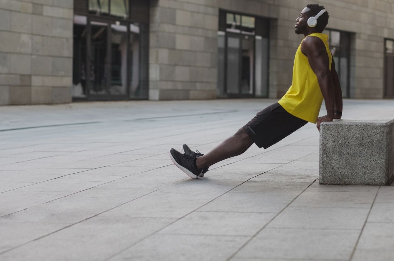 How to Do Tricep Dips: Variations, Benefits & More - Blog.cult.fit