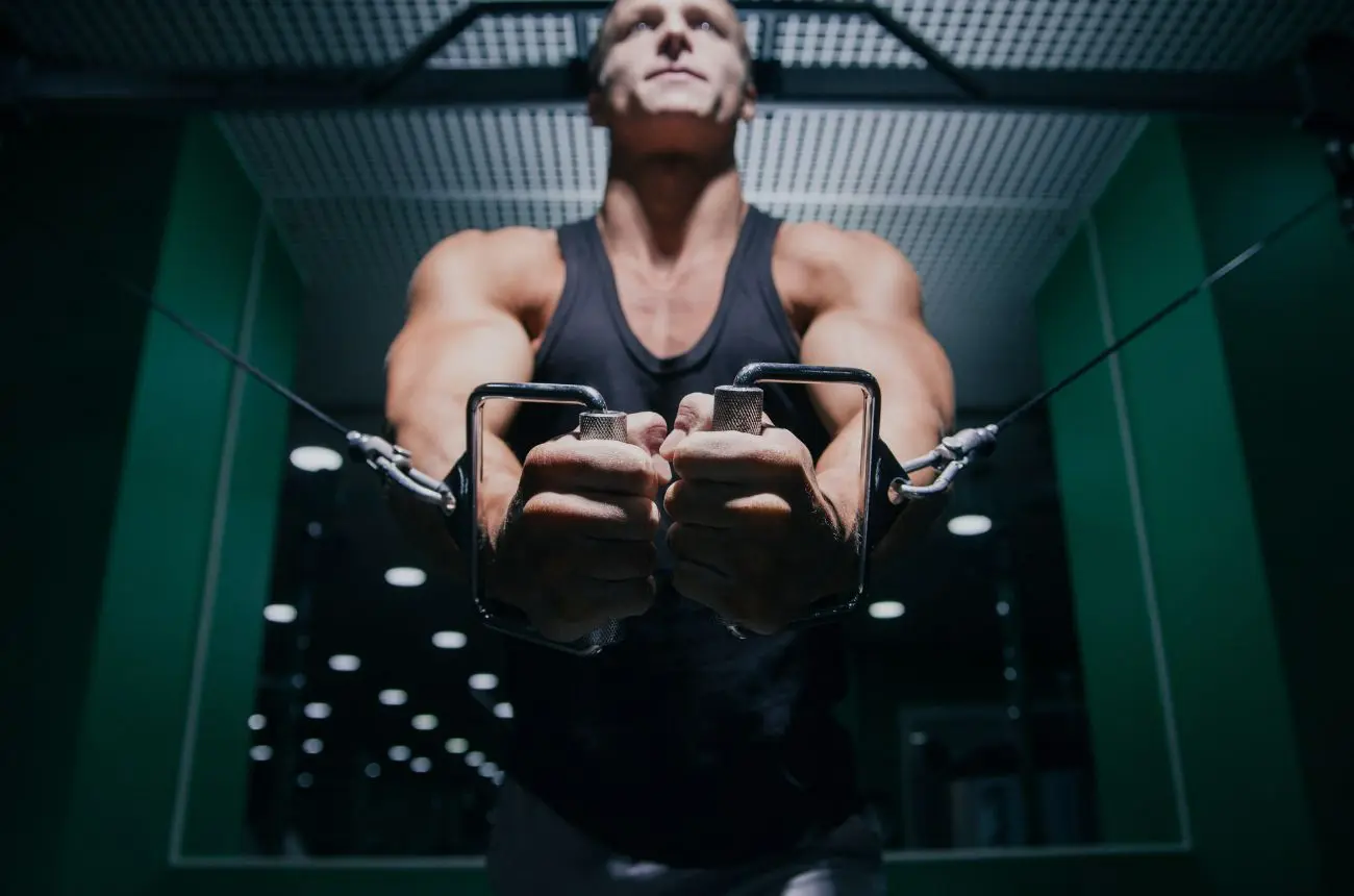 How to Do Chest Pullovers: Is it Different from Dumbbell Pullovers ...