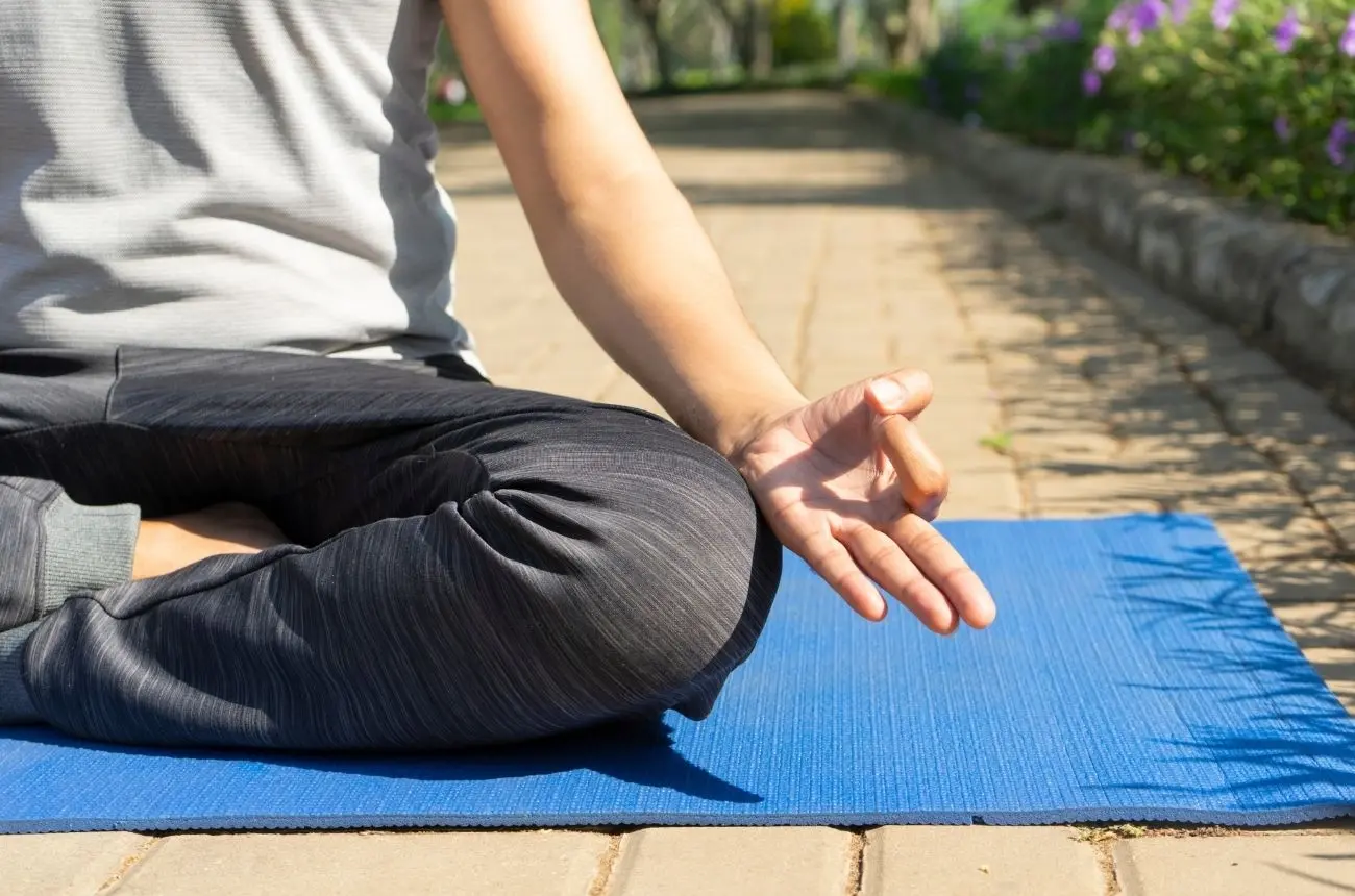 Vayu Mudra - Best Mudra for Digestion: Meaning, Tips & Practice on blog ...