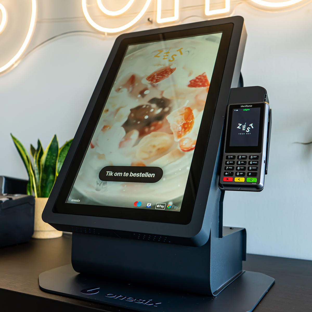 Kiosk Pro Table, dé bestelzuil voor op jouw bar | Onesix