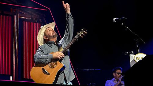 Garth Brooks | GARTH BROOKS SALUTES KEITH WHITLEY DURING SPECIAL OPRY ...