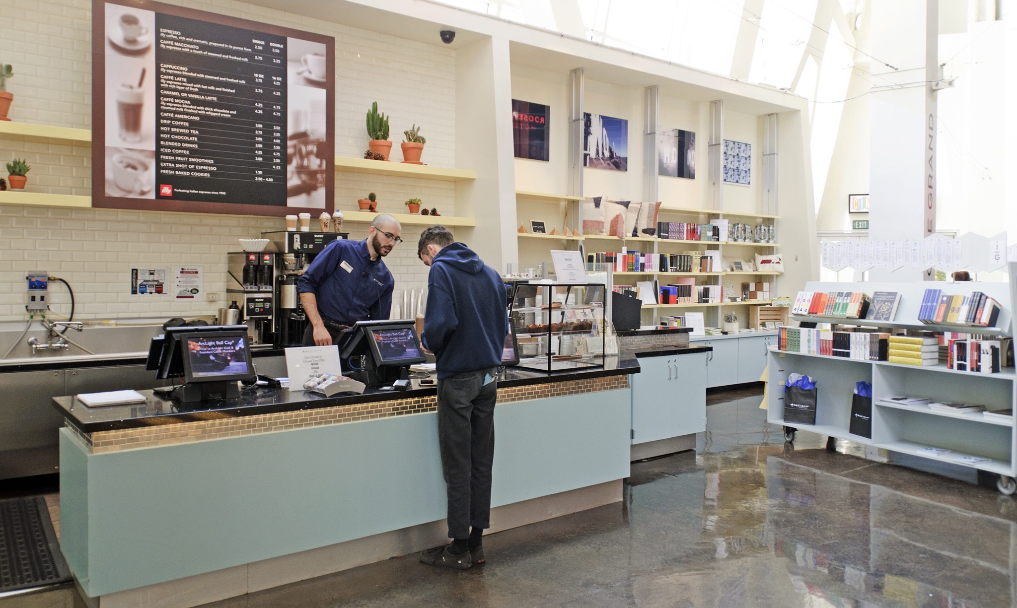 Closure of Beloved Bookstore Chain Devastates Los Angeles