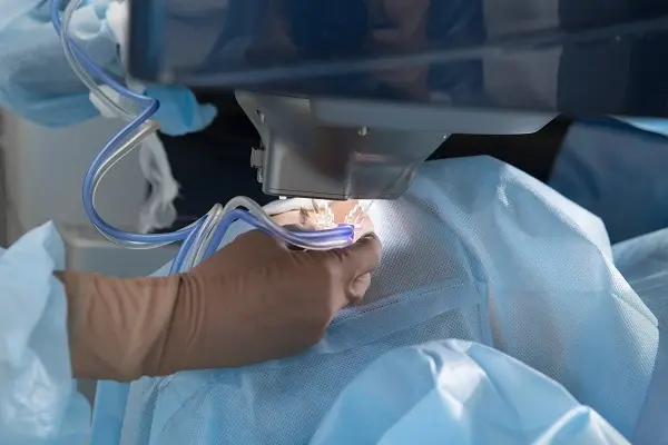 Farsightedness (Hyperopia) Treatment Chicago | Kraff Eye