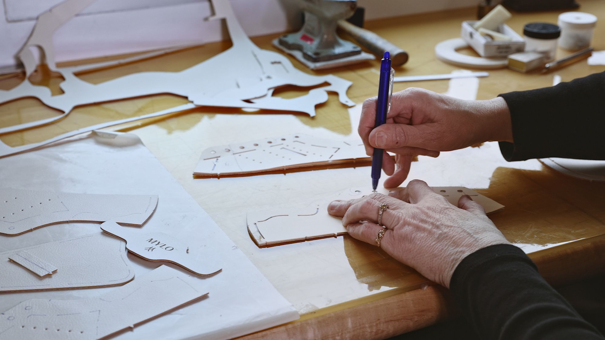 Der adidas Stan Smith Mylo™ - Fertigung aus einem Pilzwurzelgeflecht in ...