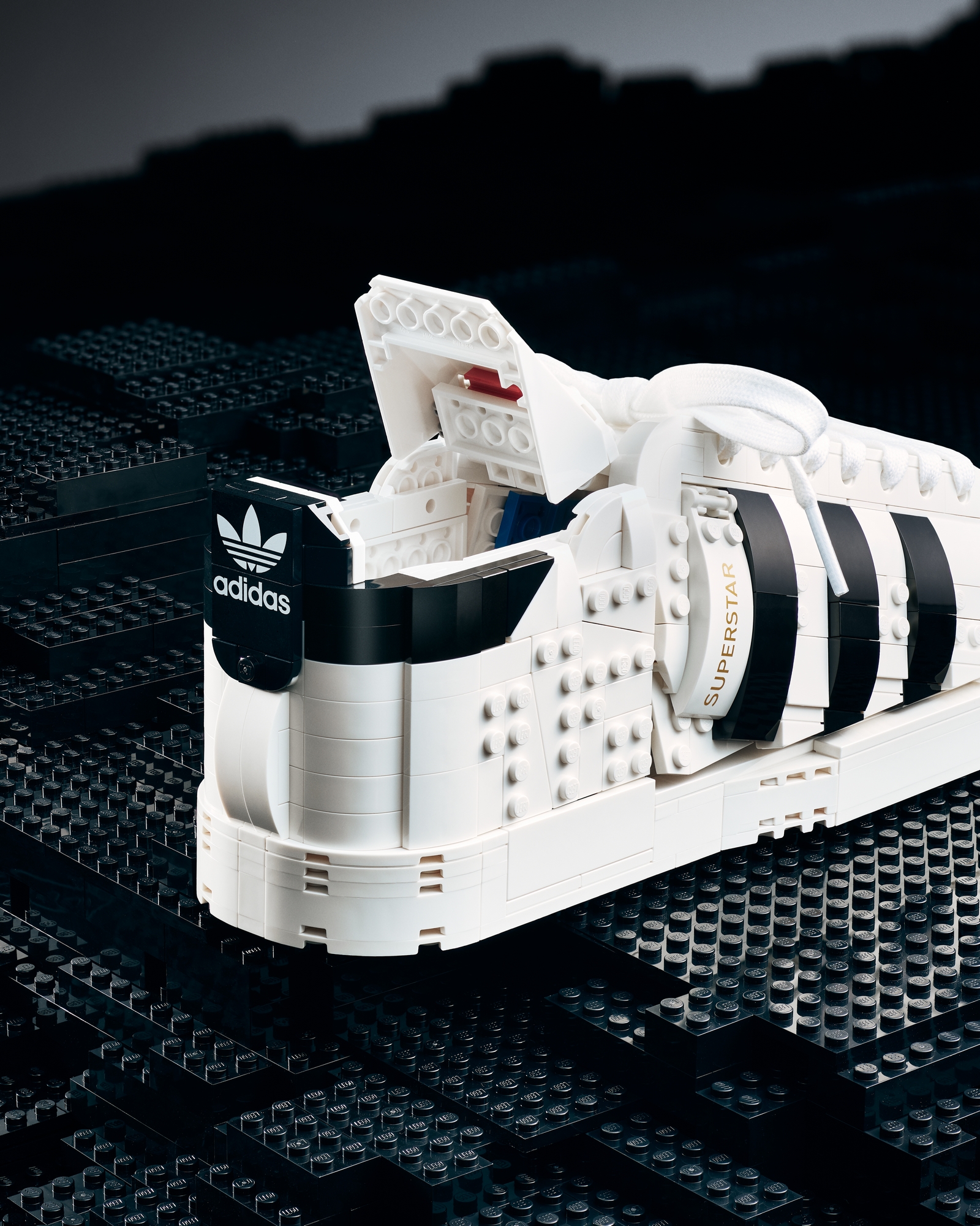 adidas Originals x LEGO Superstar und LEGO Edition des Shell Toe ...