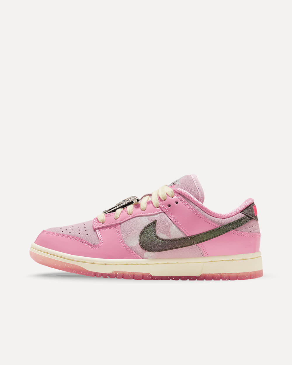 Nike Dunk Low LX "Barbie" - FN8927-621 - Release | sneaker.de