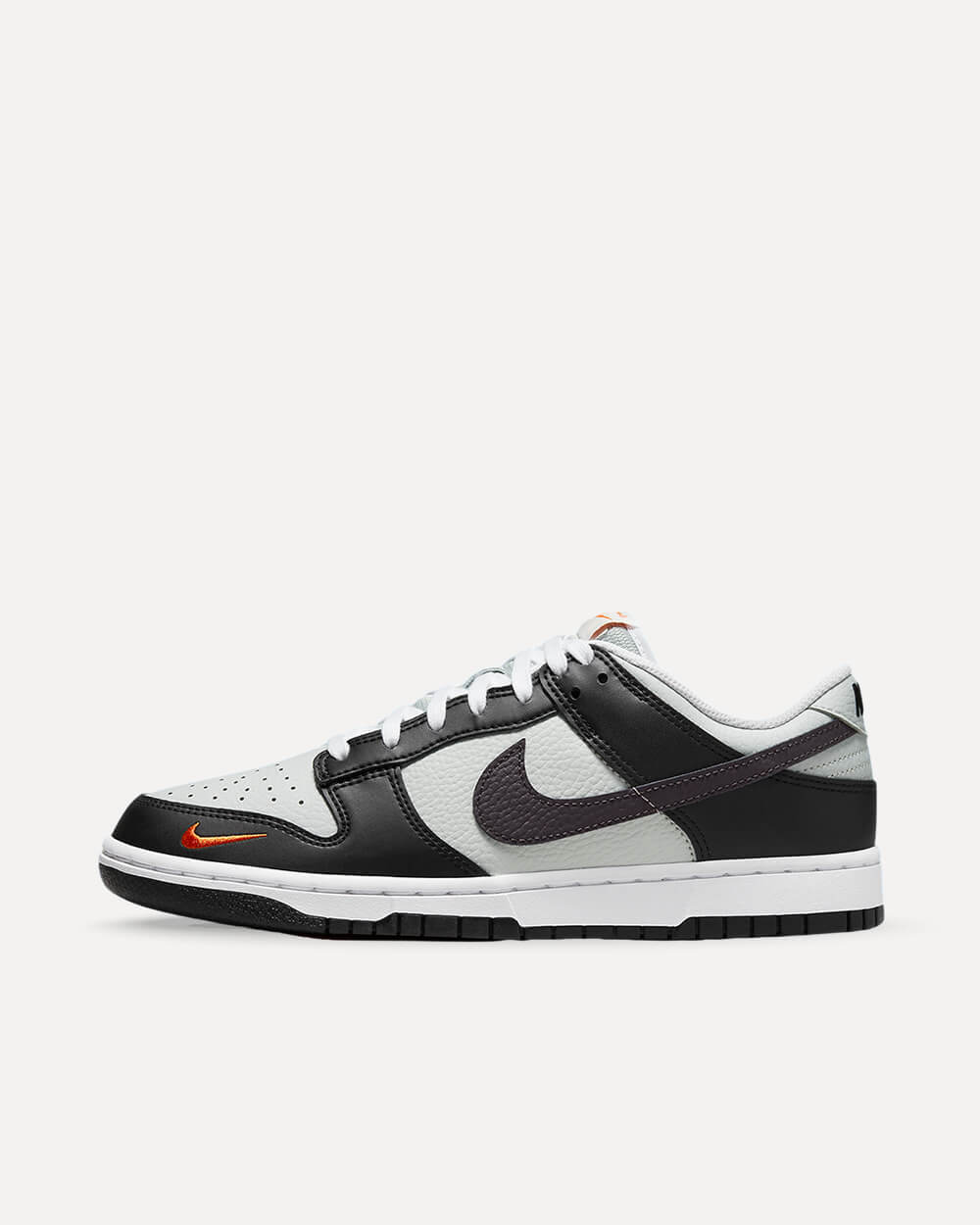 Nike Dunk Low "Mini Swoosh" - FN7808-001 - Release | sneaker.de