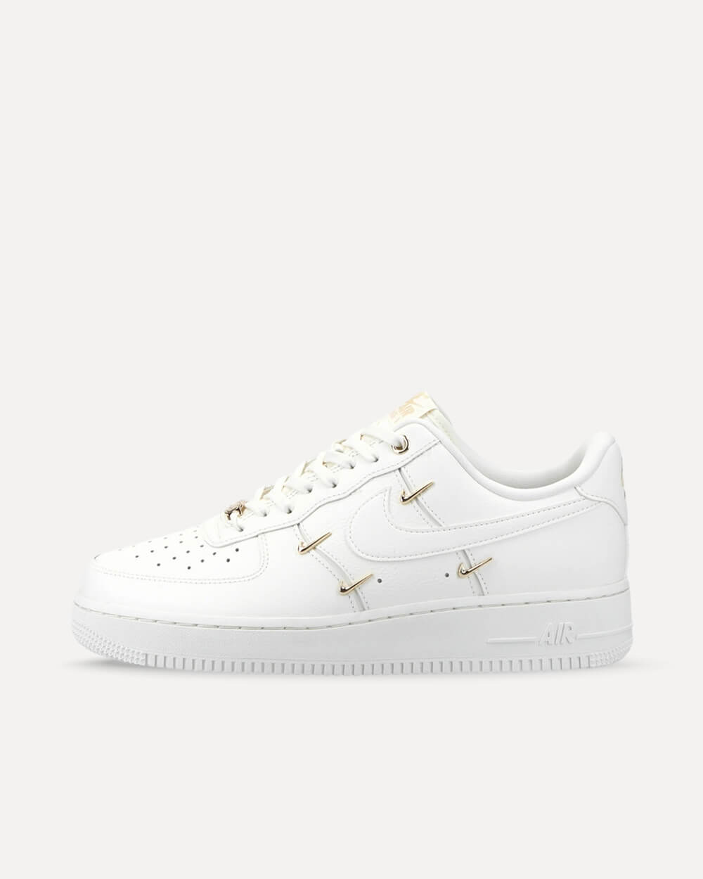 Nike Air Force 1 '07 LX "Gold Swooshes" - FV3654-111 - Release | sneaker.de