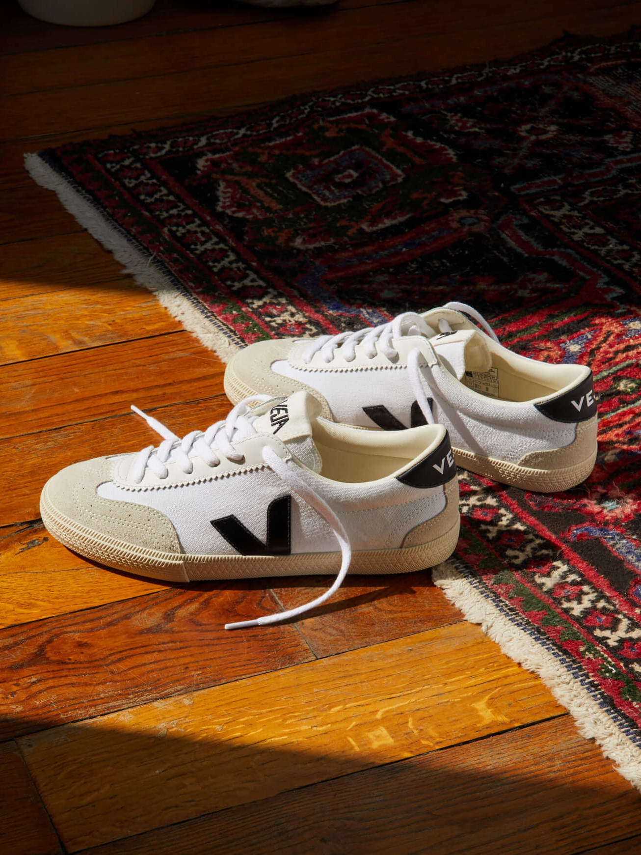 Veja brings back the “Volley” model from 2005