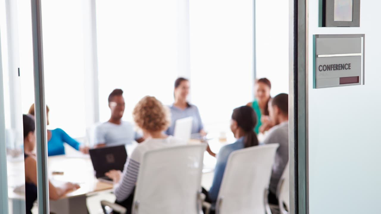 5 Tips for Effective Conference Room Management | Robin