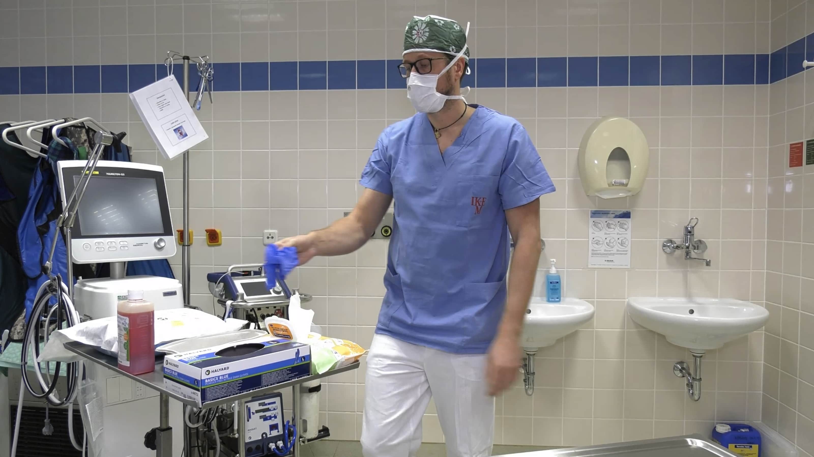 Workflow Blog: Scrub up and setting up a sterile trolley for CVC insertion