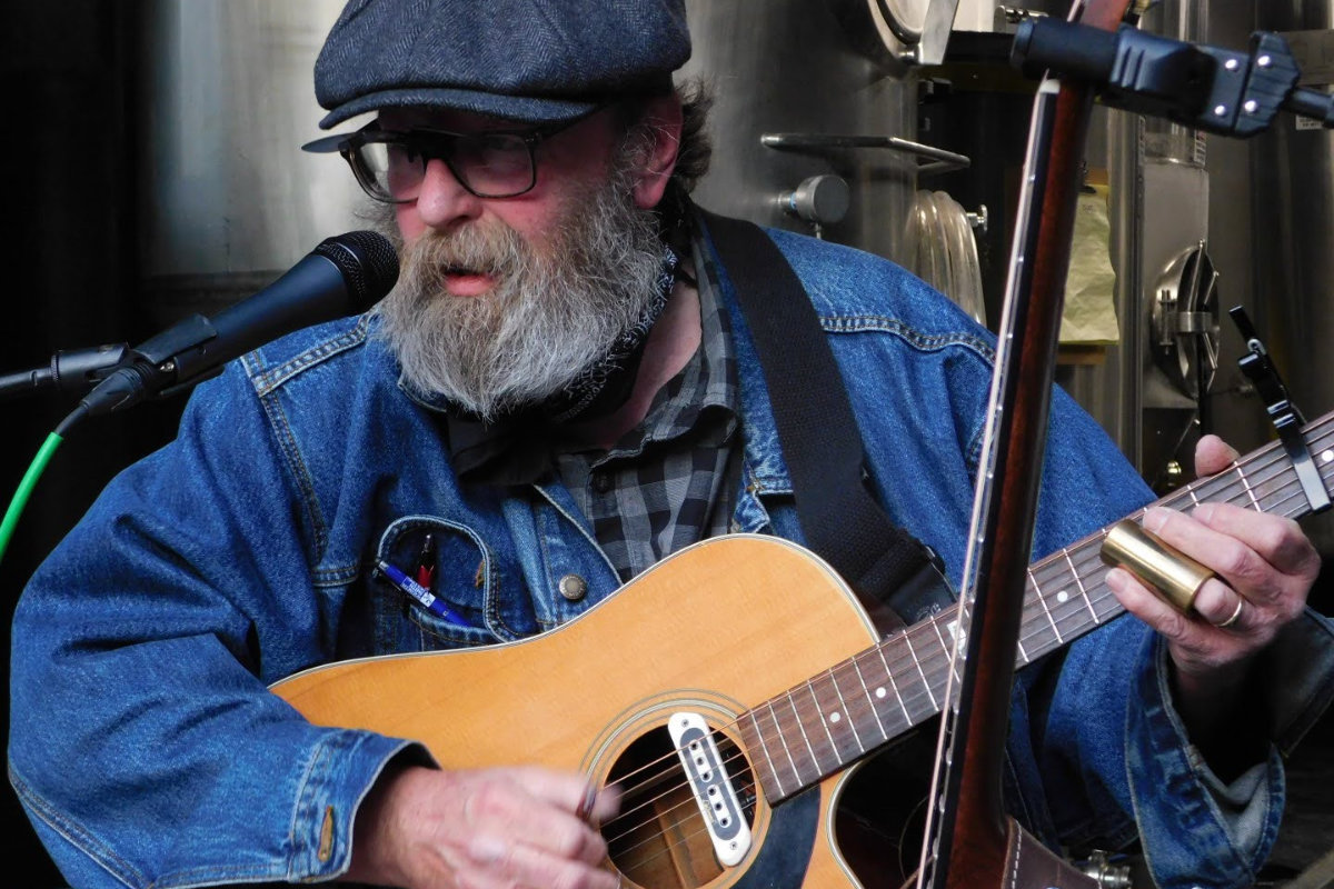 Live Music by Bruce Archer | Ruttger's Bay Lake Resort