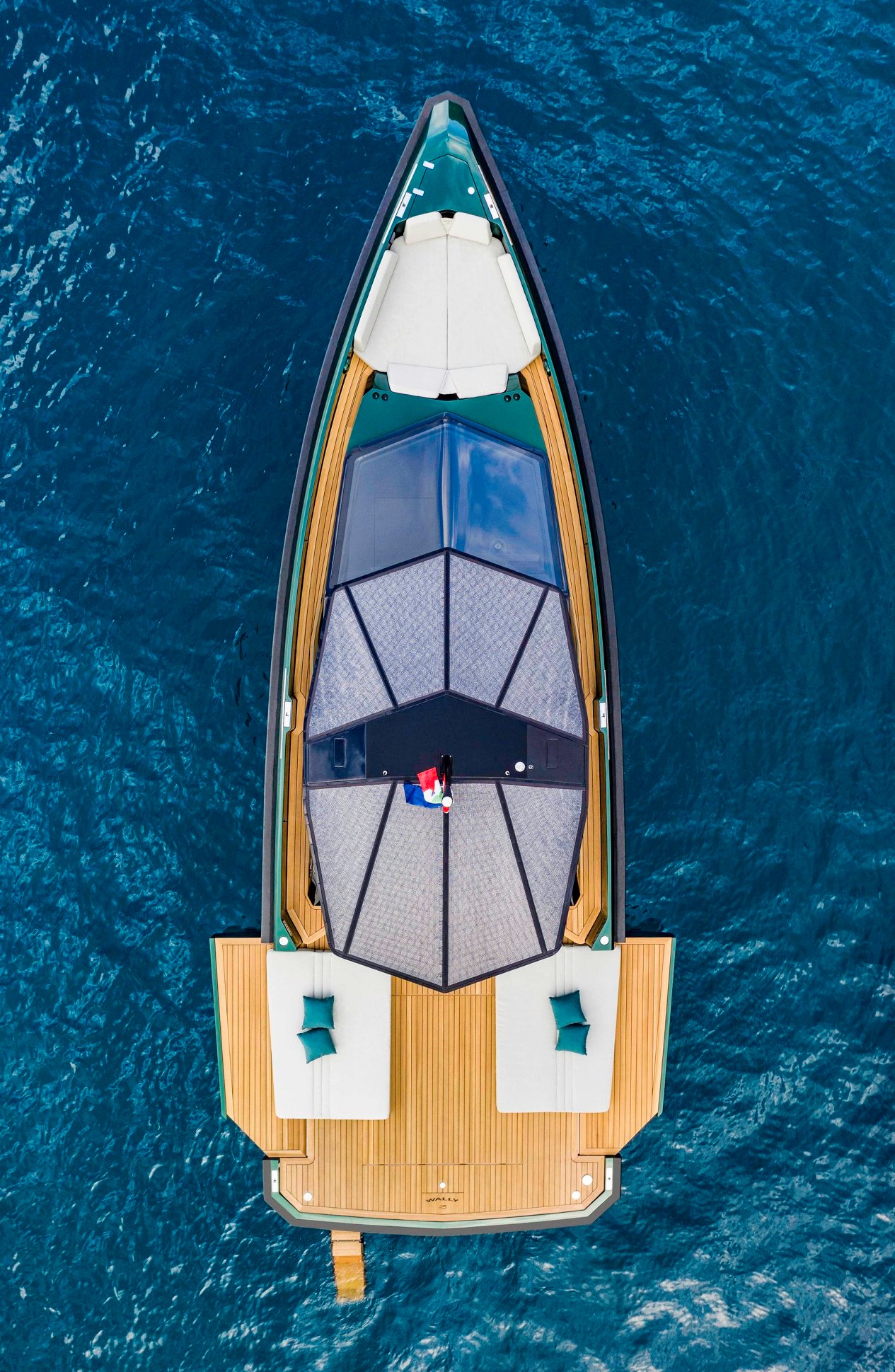 WALLY TENDER 43 - đẳng cấp khác biệt của biểu tượng Italy | LuxYacht