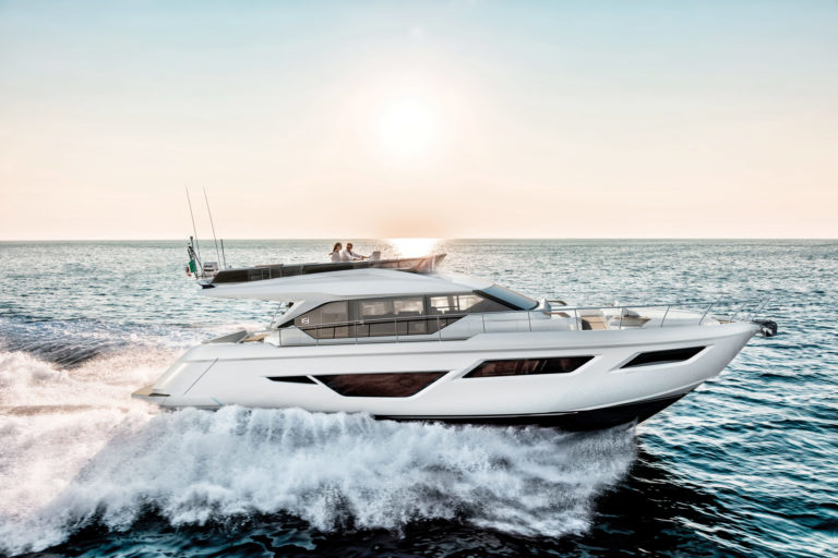 Mẫu thuyền Ferretti Yachts lái nóc 580 mới | LuxYacht
