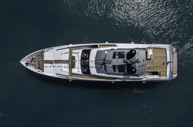 Custom Line 106' M/Y ÉTOILE: Ngôi sao mới của dòng Custom Line | LuxYacht